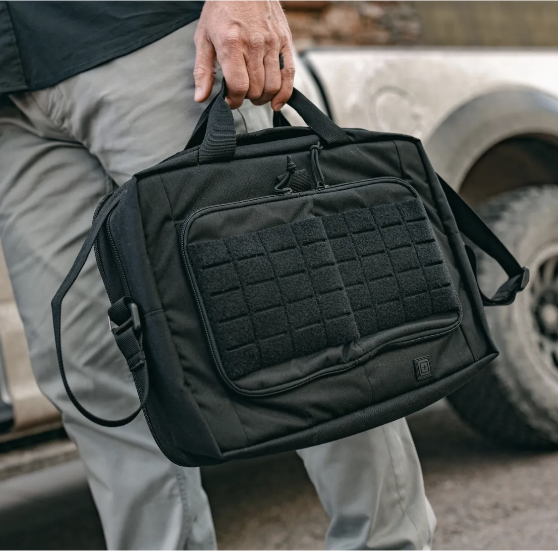 Briefcase vs. Messenger Bag: What’s the Difference?